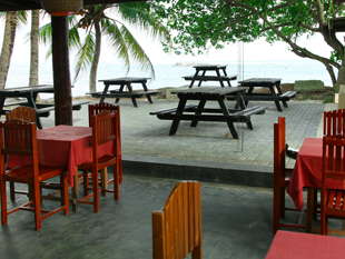 Reef Edge Polhena - Matara Hotels, Beach restaurant and beach resort. Stay in Polhena polhena ...